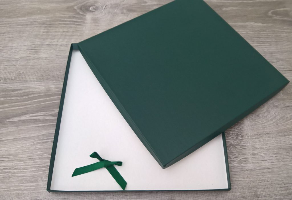 Large Green Gift Box - includes a clear cover- 10" x 10" - Flax & Thimble